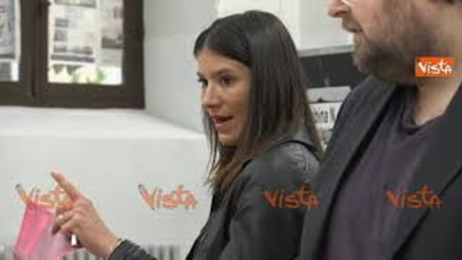 Il leader del Popolo della famiglia Adinolfi al voto con moglie e ...