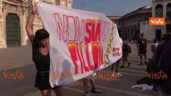 Ddl Pillon, la protesta di 'Non una dimeno' sotto il Duomo a Milano ...