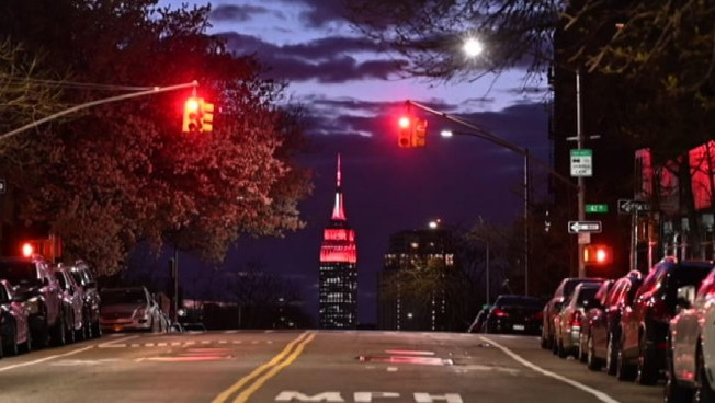 Coronavirus, l'Empire State Building illuminato di bianco e rosso – Il ...