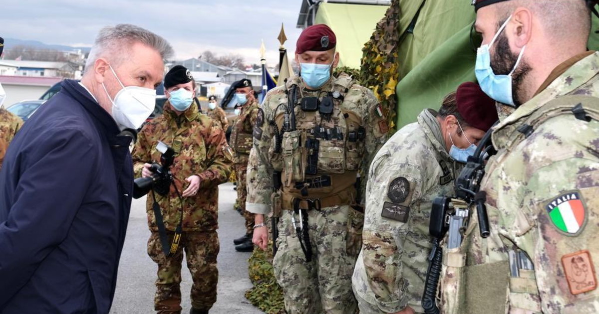 Guerini, vigilia di Natale del ministro con i soldati italiani in ...