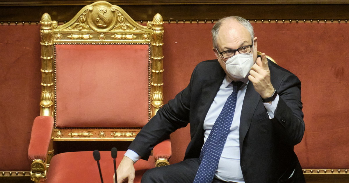 Sindaco di Roma, la sinistra lancia Gualtieri ma è lite sulle primarie ...