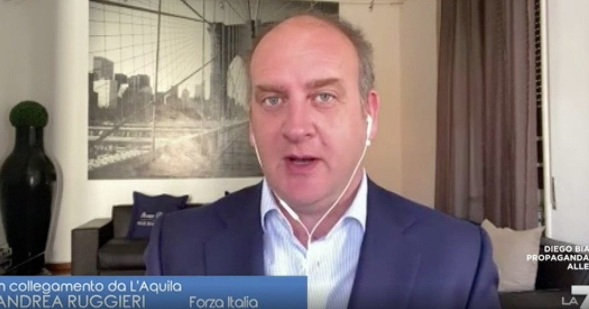 L'Aria Che Tira, Andrea Ruggieri (Forza Italia) contro Massimo Galli ...
