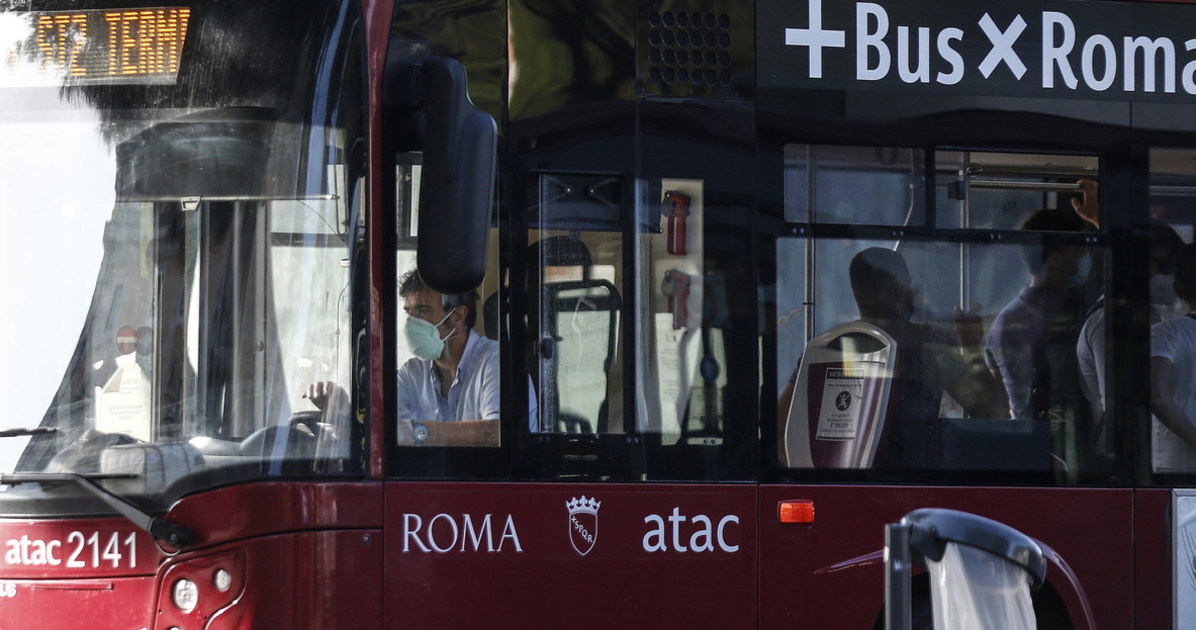 Sugli autobus torna il controllore, l'annuncio di Giovannini contro il ...