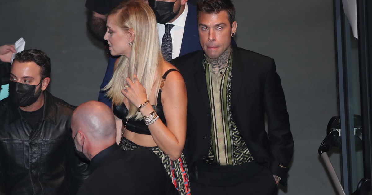 WhatsApp, Facebook e Instagram down, Fedez sfotte Chiara Ferragni: il ...