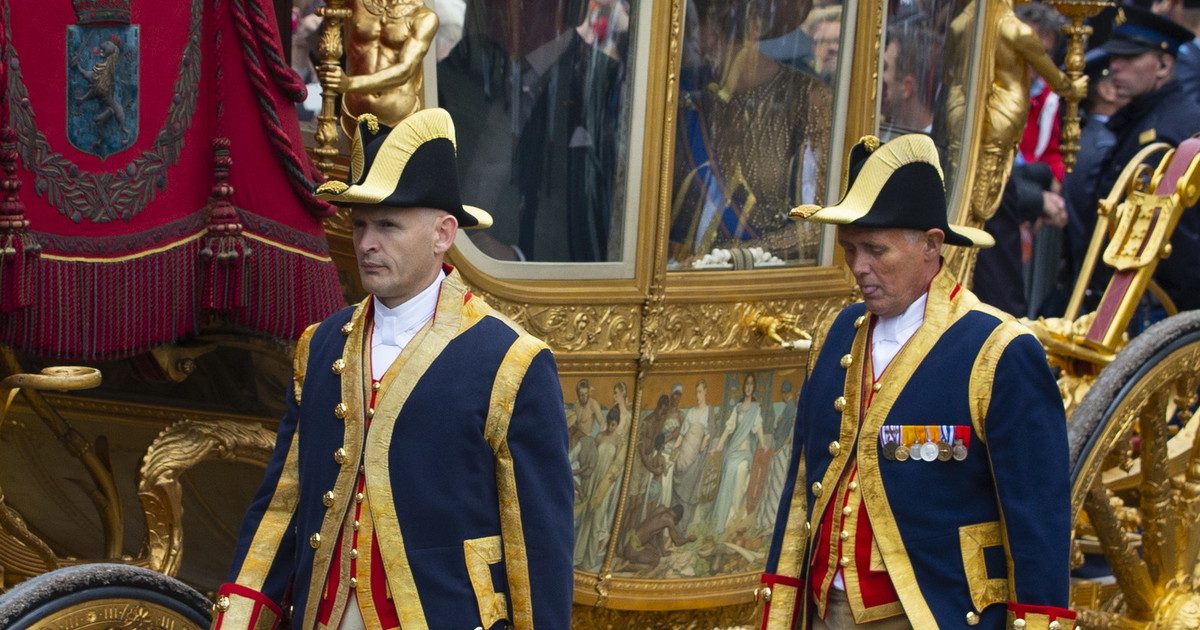 Il re d'Olanda rottama la carrozza dorata, simbolo della schiavitù – Il ...