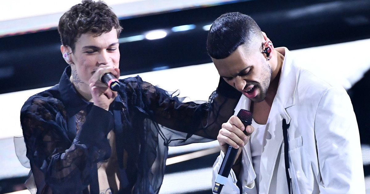 Sanremo 2022, Mahmood e Blanco cantano Gino Paoli. "Il cielo in una ...
