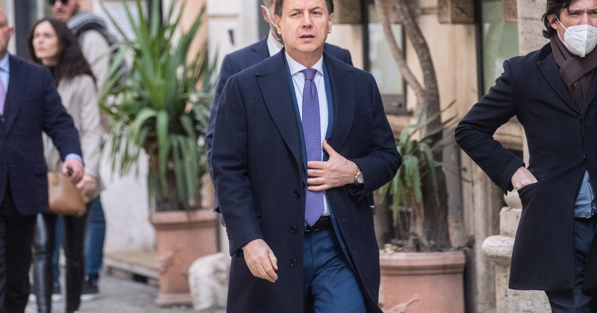 Il nodo russo e lo statuto sospeso: paralisi del M5S. Giuseppe Conte ...