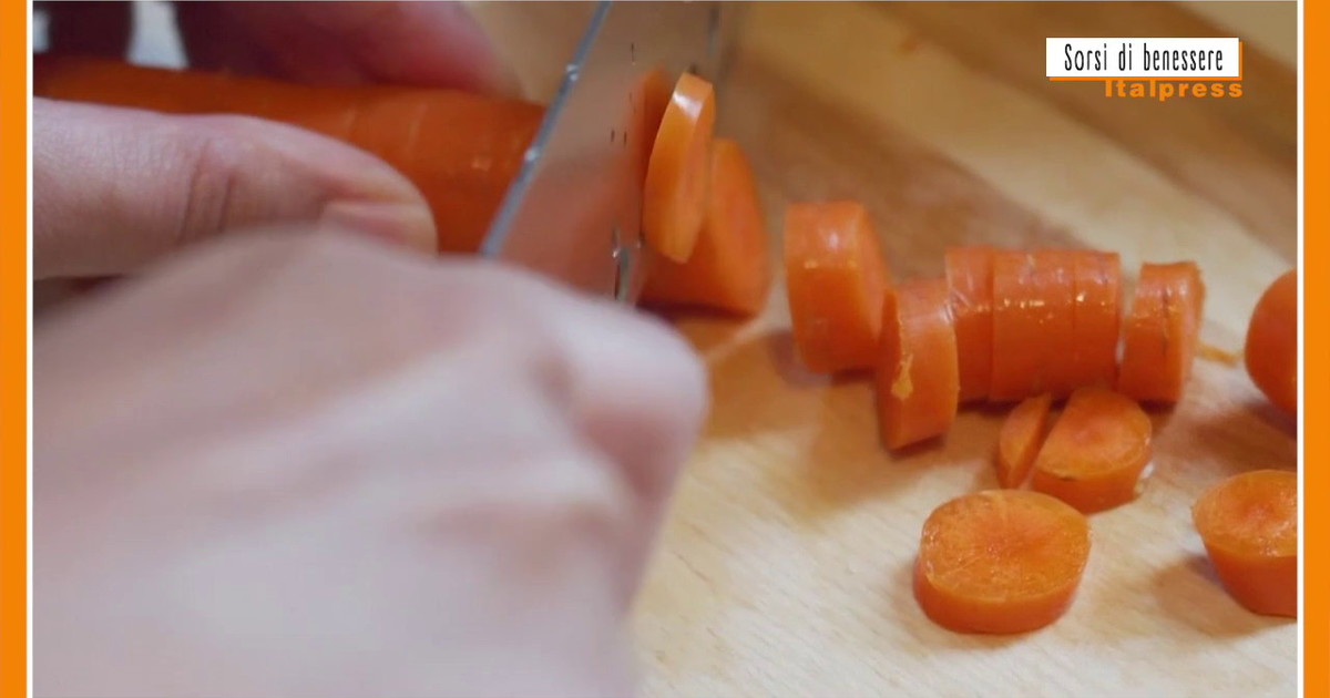 Sorsi di benessere - Mela e carota per un succo alleato della pelle ...