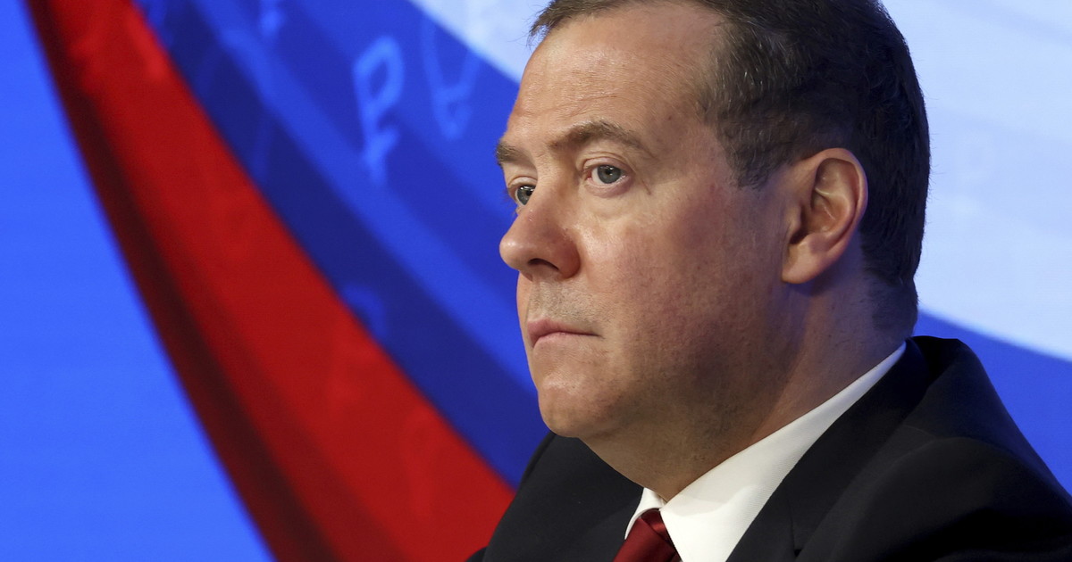 Dmitry Medvedev perde il senno e insulta Italia, Germania e Francia. La ...