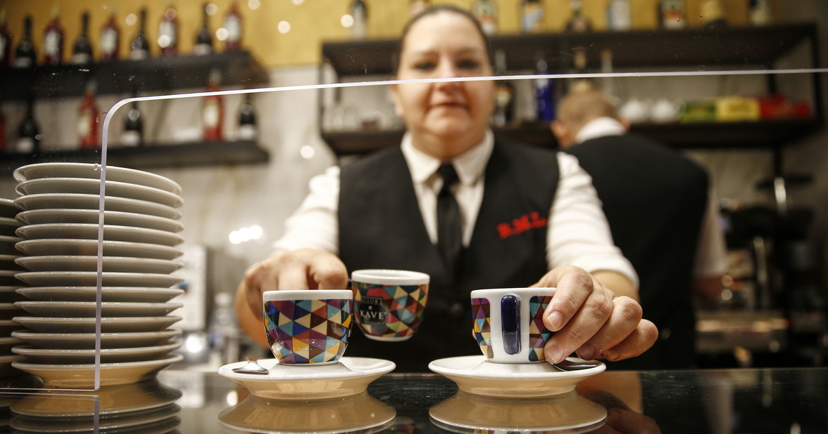 Crolla il consumo del caffè al bar, i romani rinunciano anche a ...