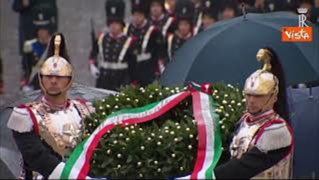 4 novembre, Mattarella depone una corona d'alloro all'Altare della ...