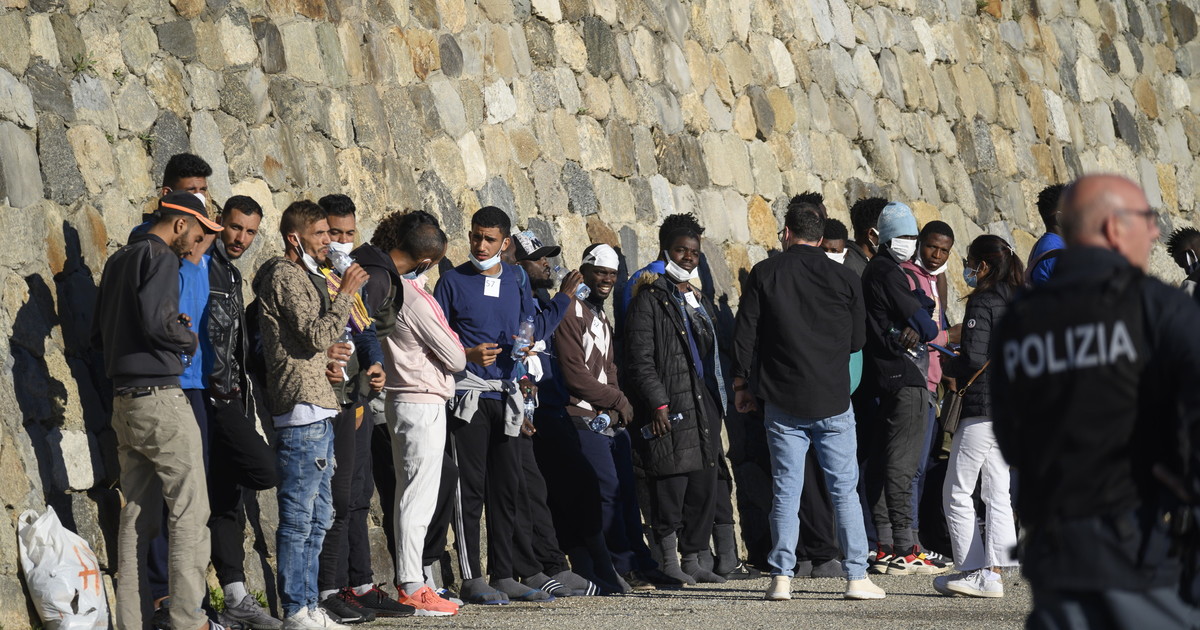 La sinistra perde e riparte il carosello degli sbarchi. Paragone: l ...