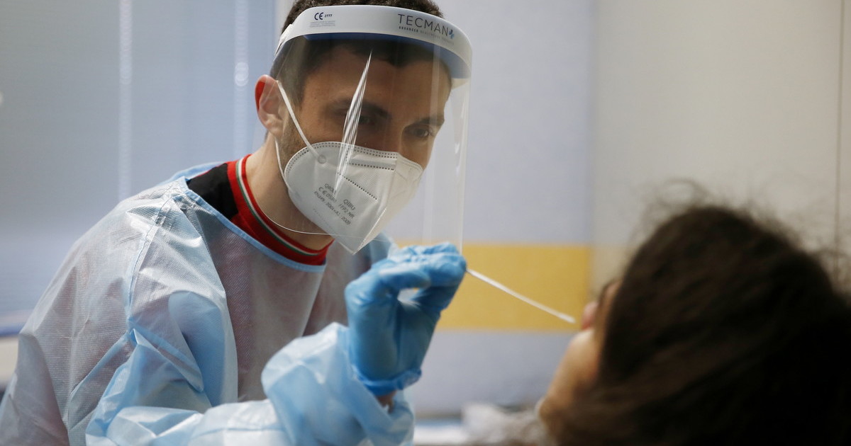 I virologi tornano alla carica: "Nuove varianti del Covid molto ...