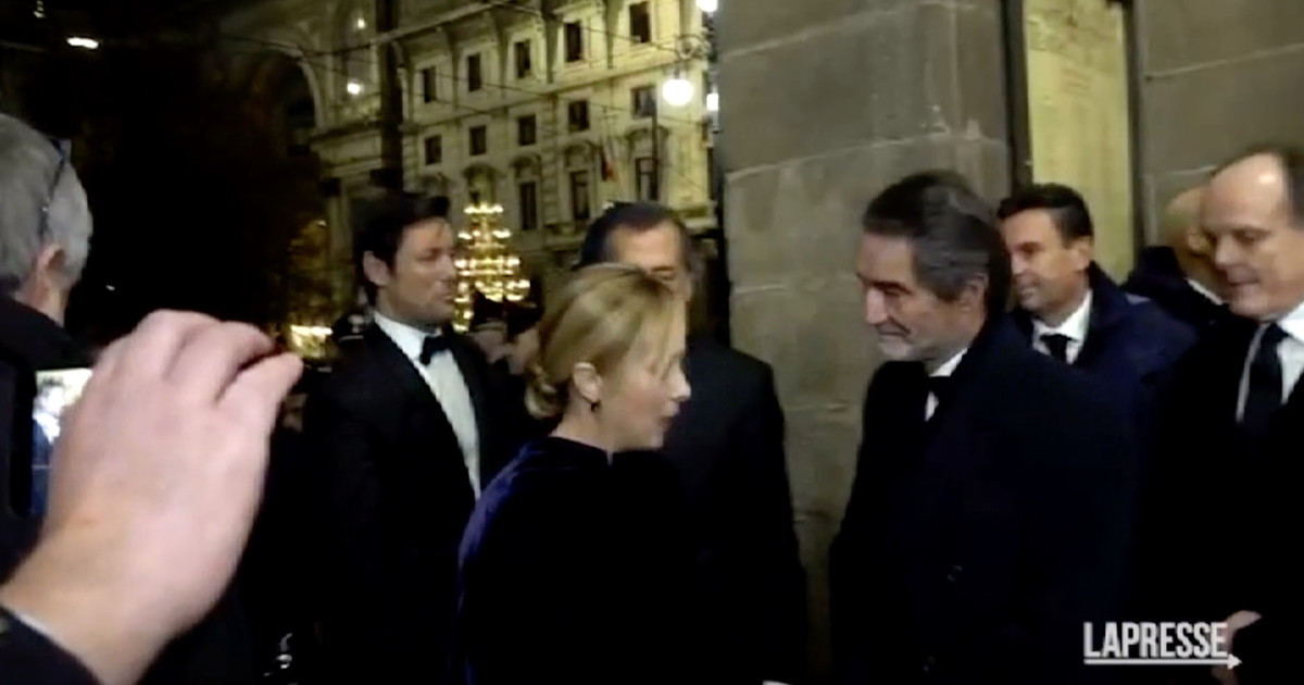 Prima alla Scala, Giorgia Meloni arriva con il compagno Giambruno: "È ...