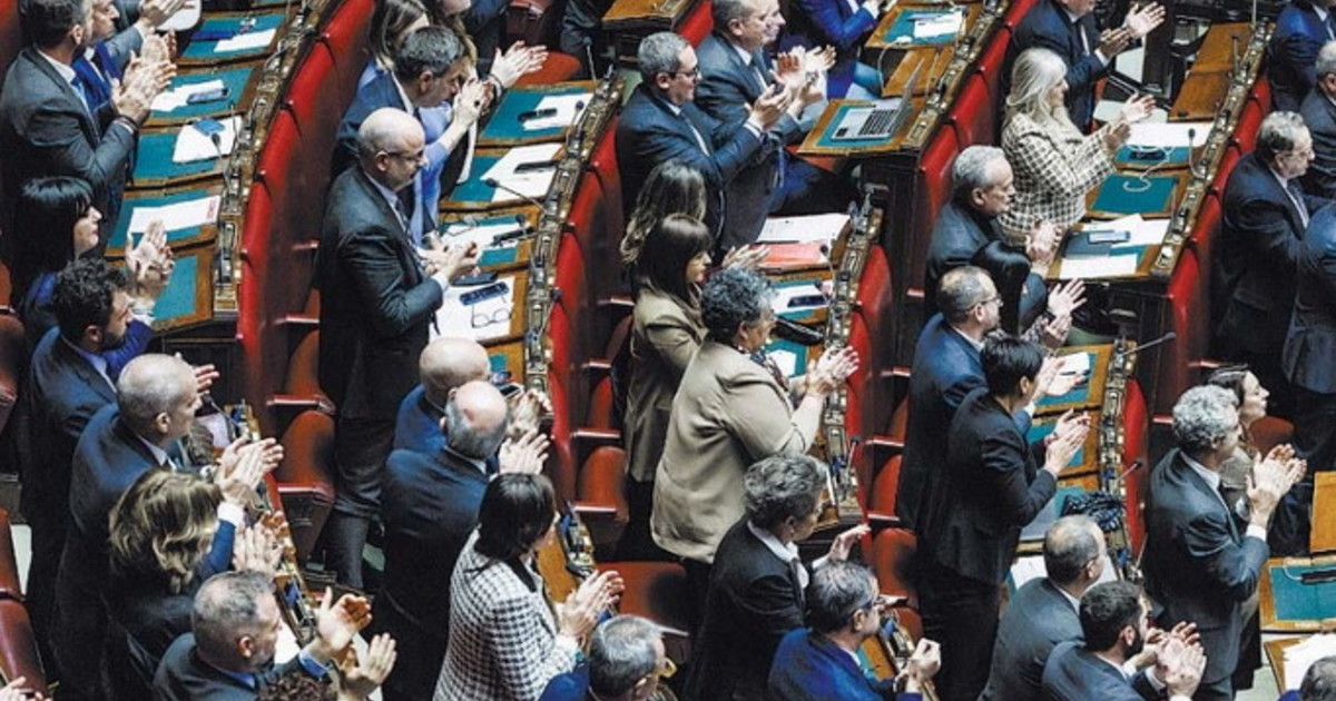 Manovra, i parlamentari si bloccano l'aumento dello stipendio – Il Tempo