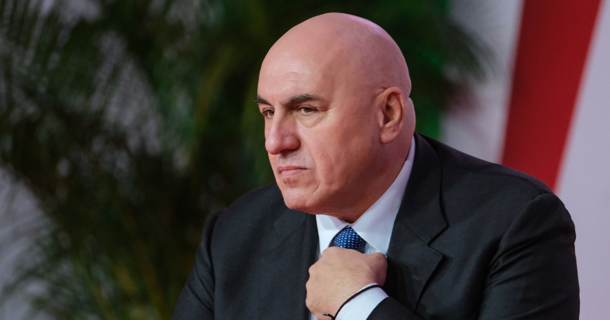 Crosetto annienta le polemiche sulla burocrazia: "Chi vuole svendere il ...