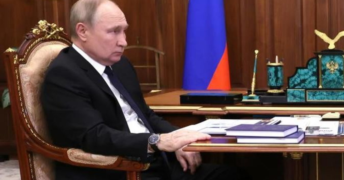 Russia, report degli 007 danesi sulla malattia di Putin: perché fa quel ...