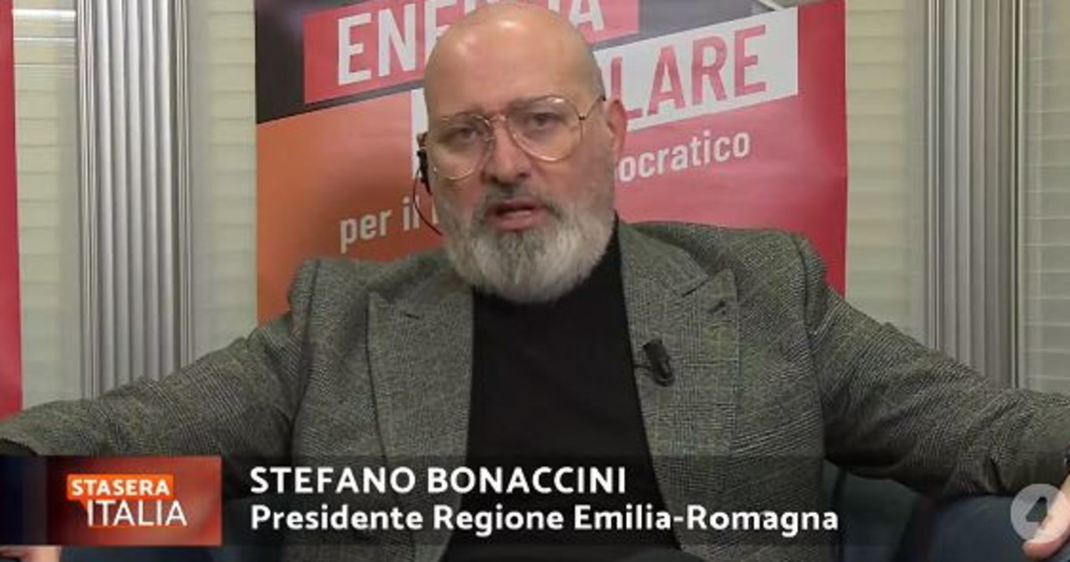 Stasera Italia, Stefano Bonaccini a Giovanni Donzelli: deve chiedere ...