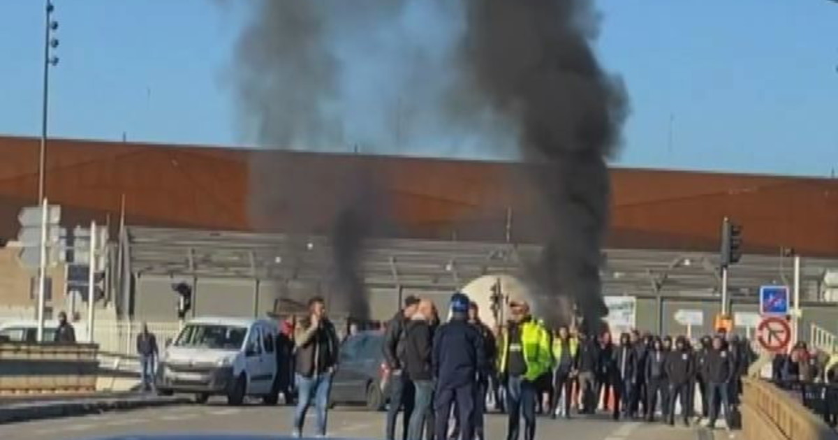 Fumo e blocchi al porto di Marsiglia contro riforma pensioni – Il Tempo