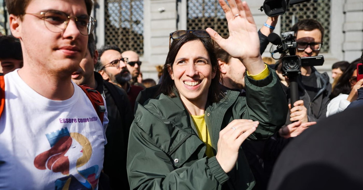 Elly Schlein, la compagna attacca dopo le foto-gossip: "Outing atto ...