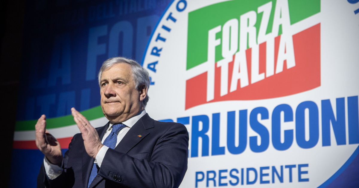 Convention Forza Italia, il partito si ricompatta e omaggia Berlusconi ...