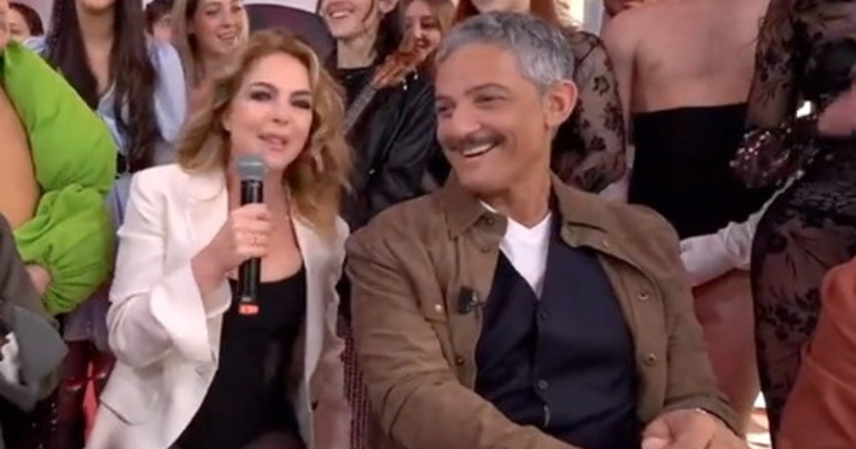 Viva Rai2, Claudia Gerini da Fiorello: il gesto lascia a bocca aperta – Il Tempo