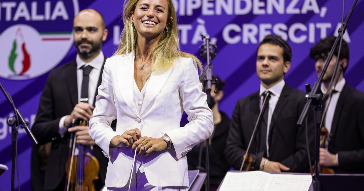 Venezi esegue l'Inno a Roma di Puccini: il fuori programma manda in ...