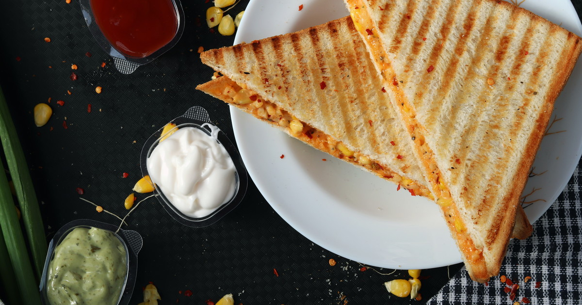 Toast diviso a metà? Scatta il sovrapprezzo: "Il lavoro in più si paga ...
