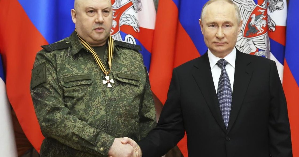 Putin rimuove Surovikin. Wagner e i droni, chi è il "generale ...