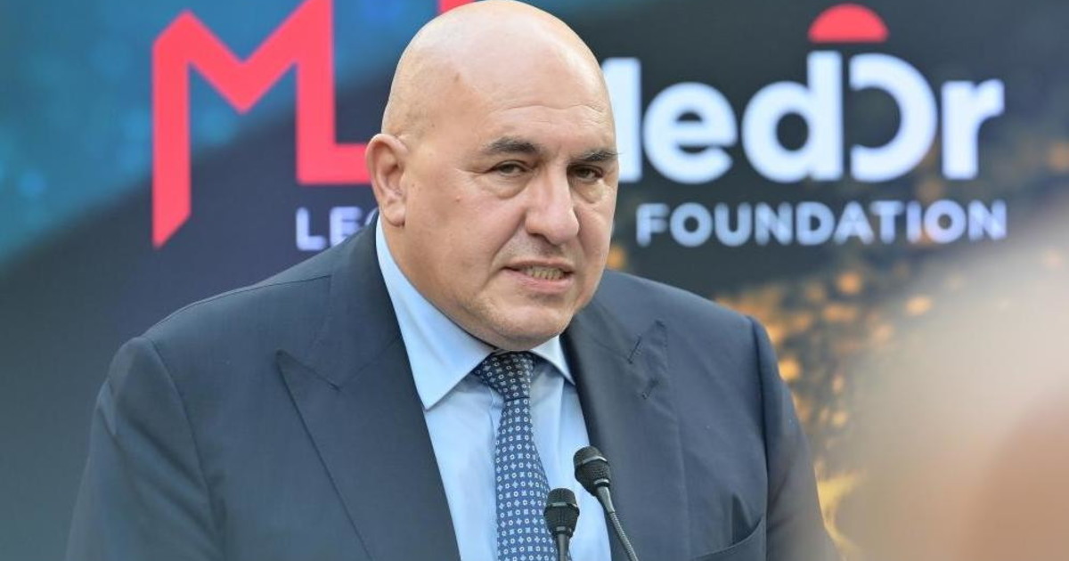 Guido Crosetto, rabbia per le foto gossip: "I commenti su mia moglie ...