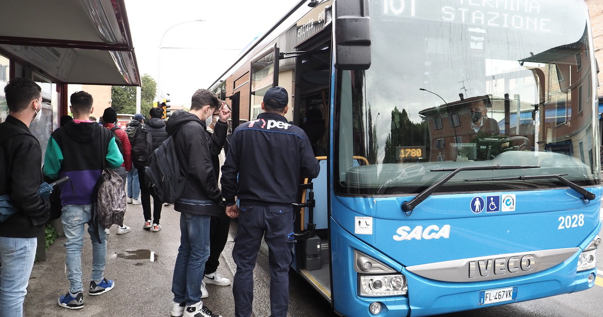 Potenza, si ribalta bus con 40 studenti. Tragedia sfiorata, come stanno ...