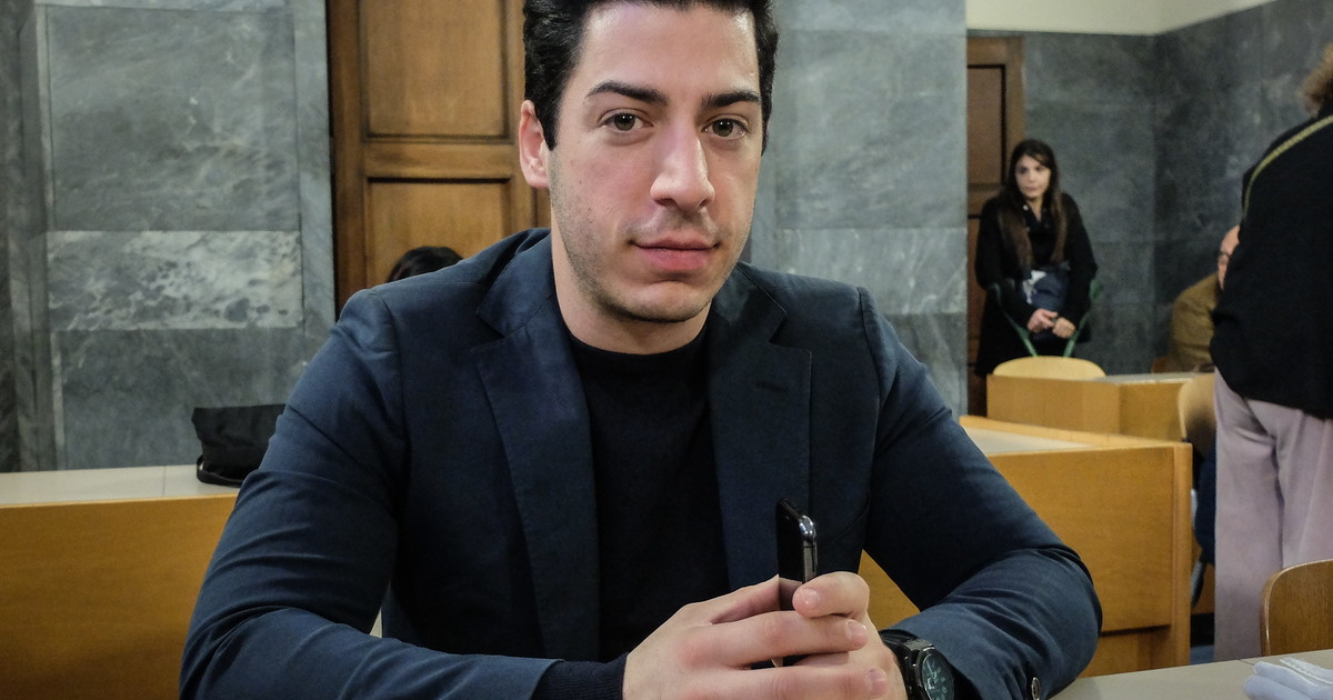 Renzo Bossi smentisce e querela Repubblica: “Mai preso il reddito di ...