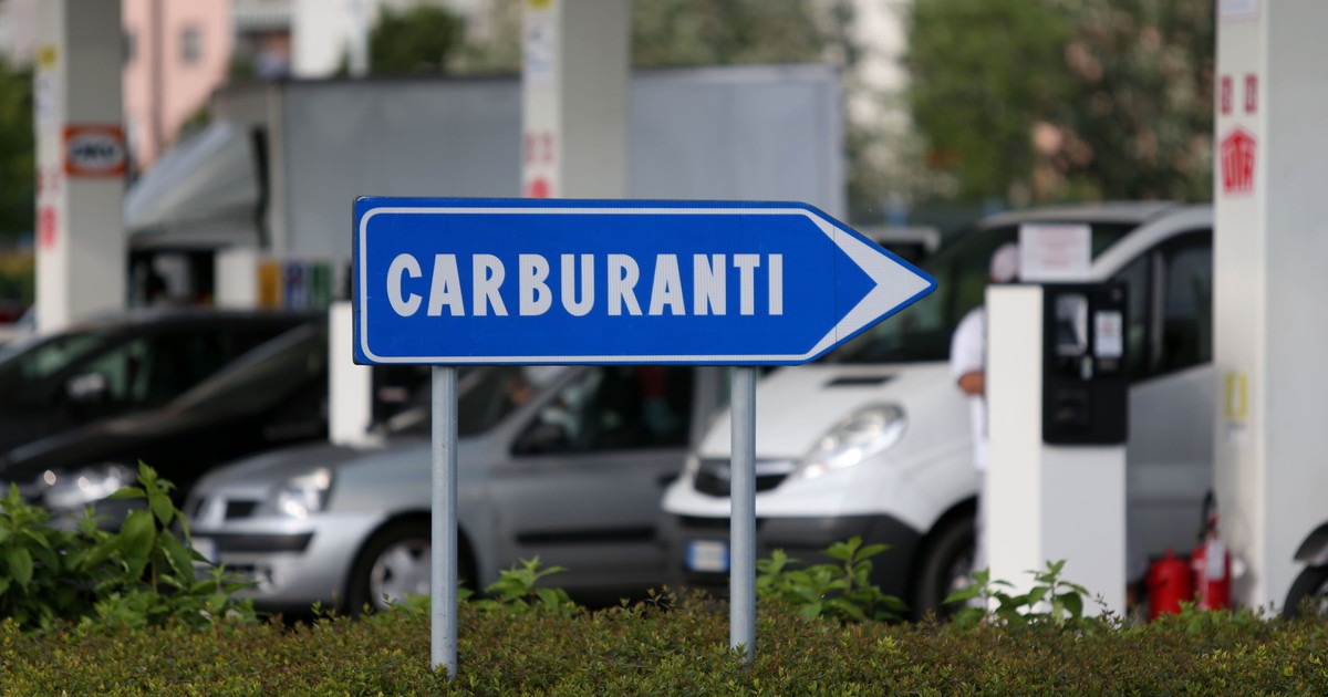Prezzi benzina, le medie restano altissime. Ma c'è uno spiraglio – Il Tempo