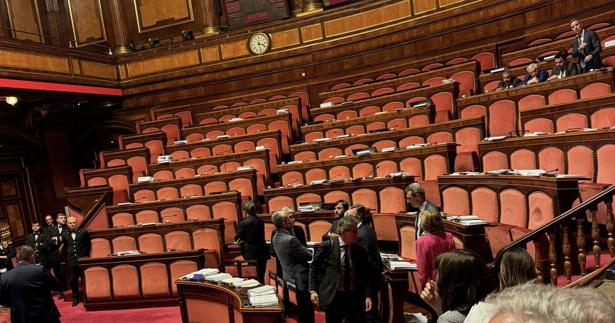 Premierato, l'opposizione lascia il Senato. Gasparri: "Il week end ...