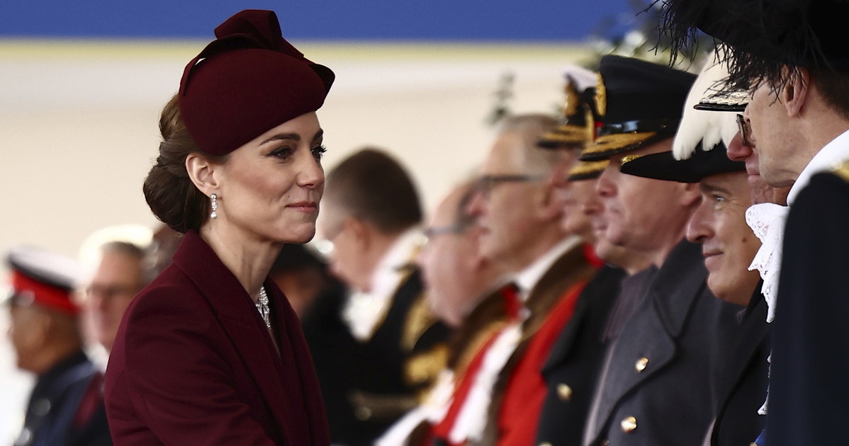 Kate Middleton torna ai doveri reali e accoglie l'emiro del Qatar ...