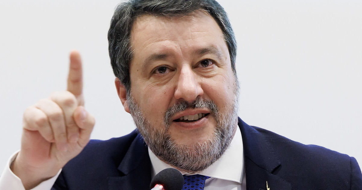 Migranti, furia di Salvini: sentenza vergognosa, indebita invasione di ...