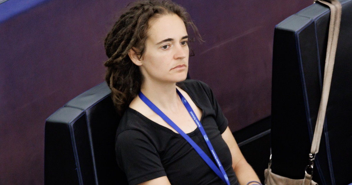 Carola Rackete, la capitana si dimette da eurodeputata "per spirito ...